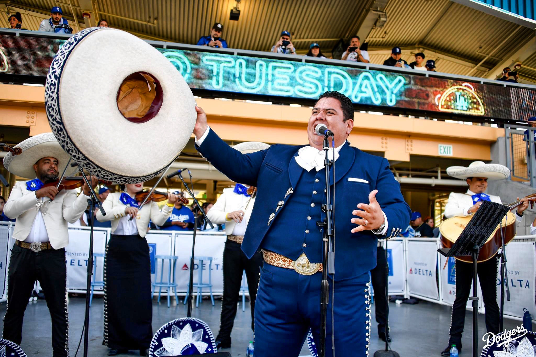 Hawthorne mariachi singer is first of genre under Snoop Dogg’s label ...