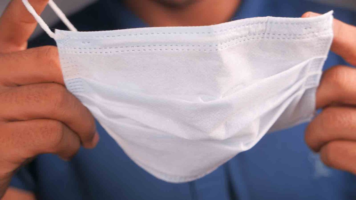 With COVID, flu and RSV surging, when and where should you wear a mask ...