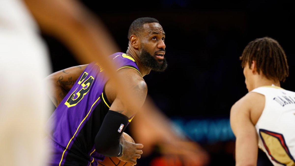 Lakers score 87 points in a spectacular first half and roll to a 139 ...