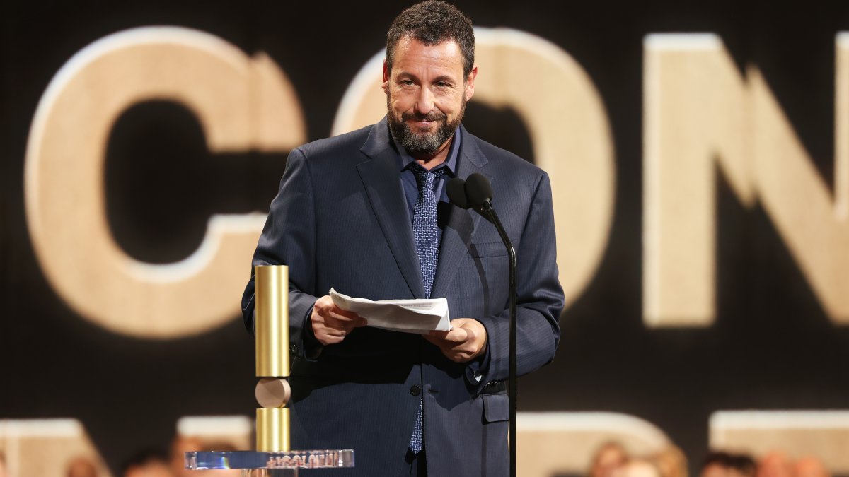 Adam Sandler gives hilarious speech after winning People’s Choice Award ...