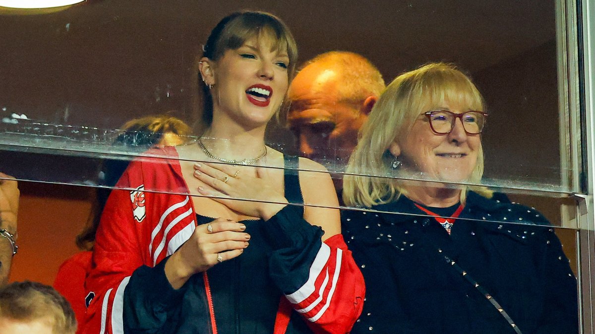 Donna Kelce seemingly hinted at Travis Kelce, Taylor Swift engagement – NBC Los Angeles