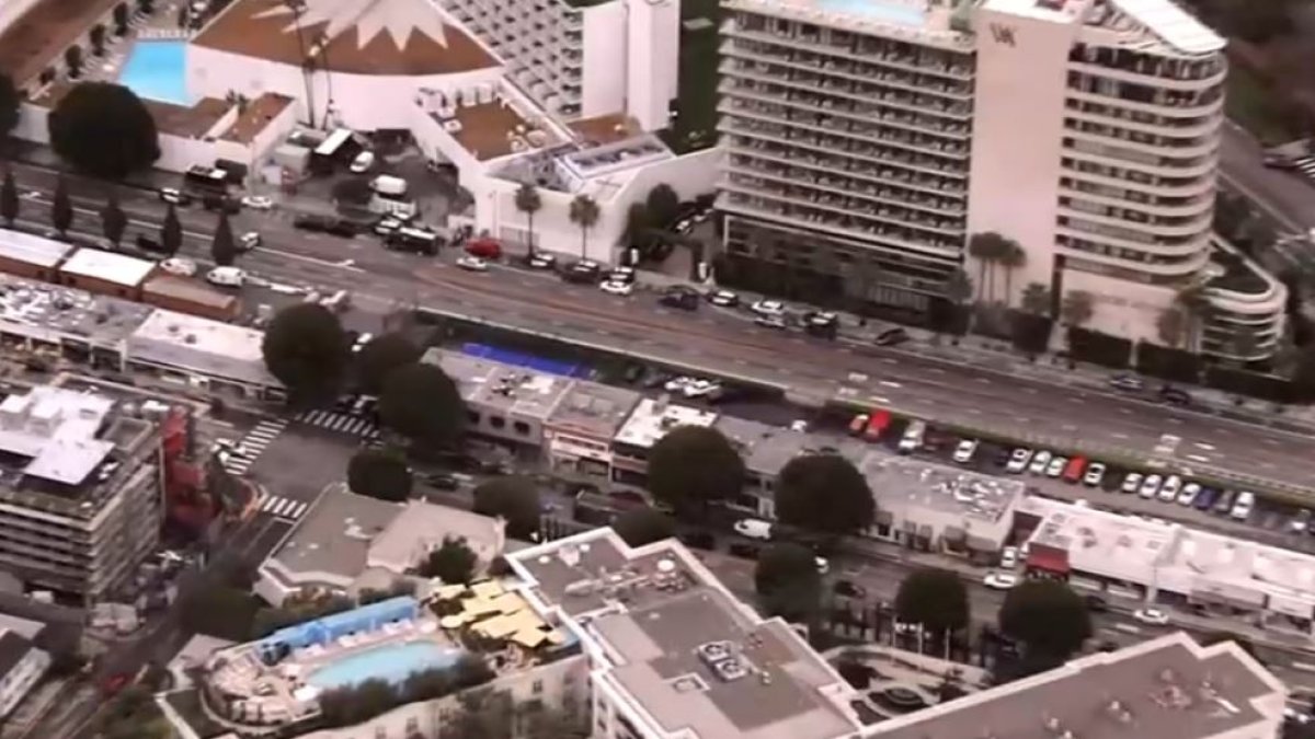 1 in custody after armed standoff at hotel in Beverly Hills – NBC Los ...