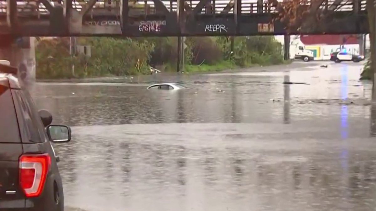 Long Beach flooding submerges 4 cars – NBC Los Angeles