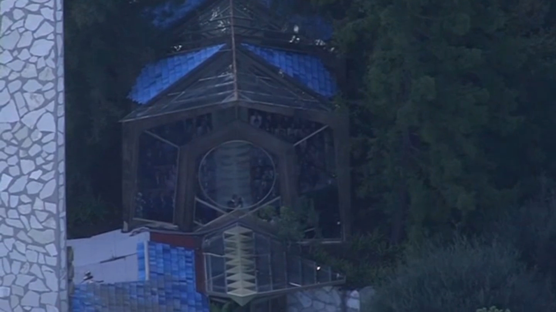 Final weddings held at Wayfarers Chapel ahead of its indefinite closure ...