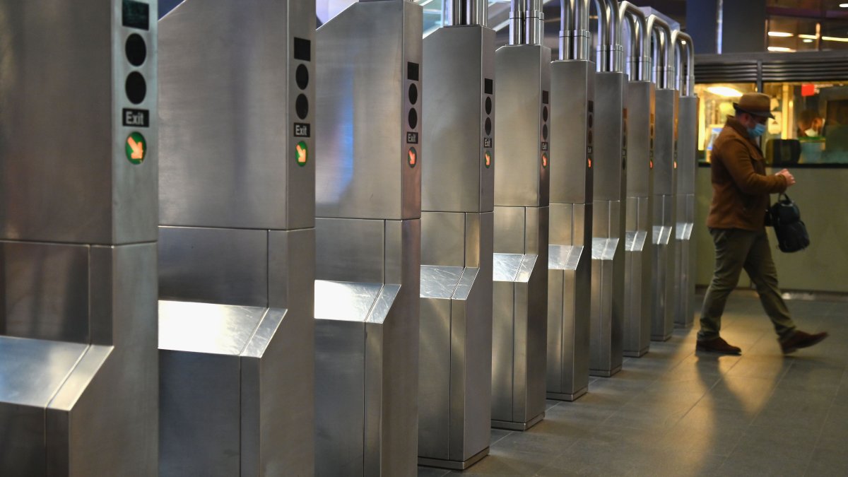 Subway crime: Woman pushed in front of Manhattan train Saturday morning ...