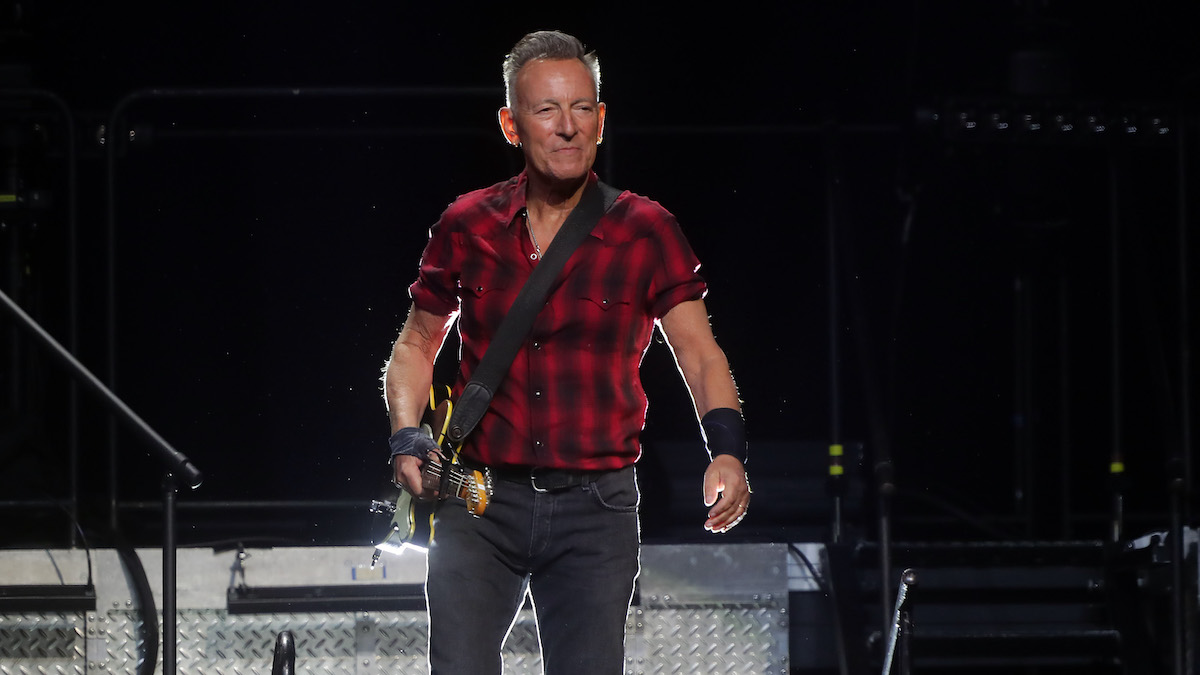 Bruce Springsteen returns to the stage in Phoenix after health issues ...