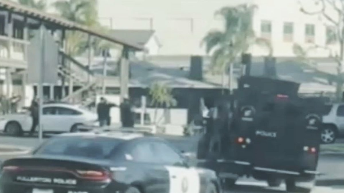 Man shot and killed in Fullerton bank robbery – NBC Los Angeles