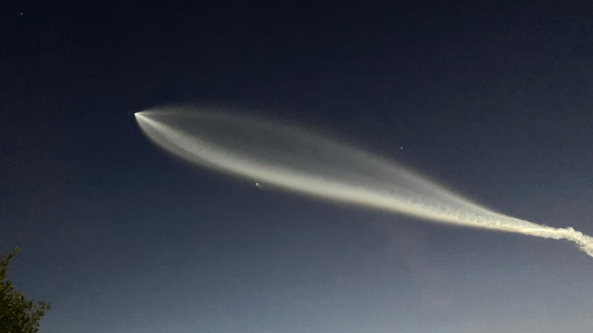 PHOTOS: San Diego residents gaze up in awe as SpaceX rocket dazzles ...
