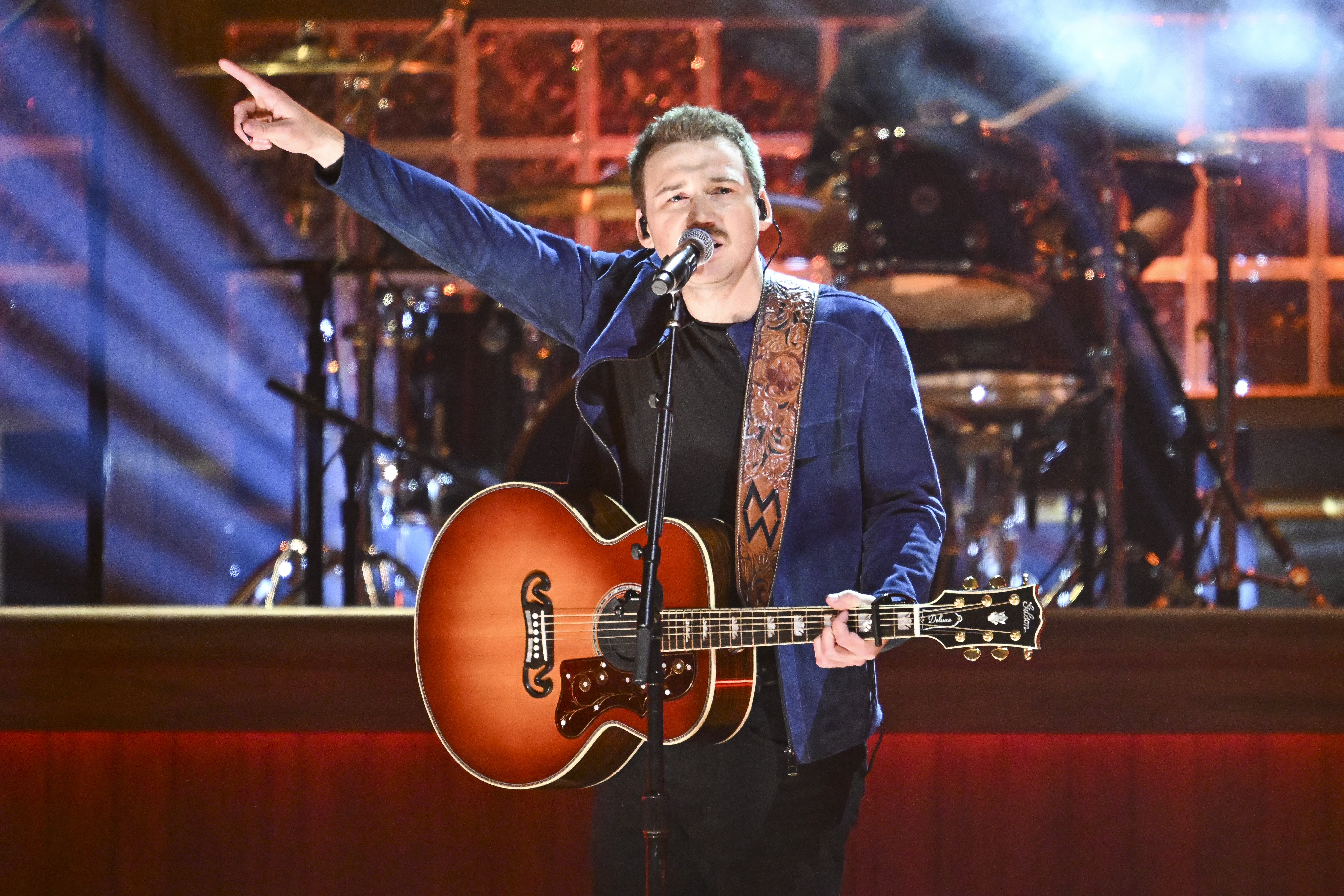 Morgan Wallen arrested after throwing chair from rooftop of Nashville ...
