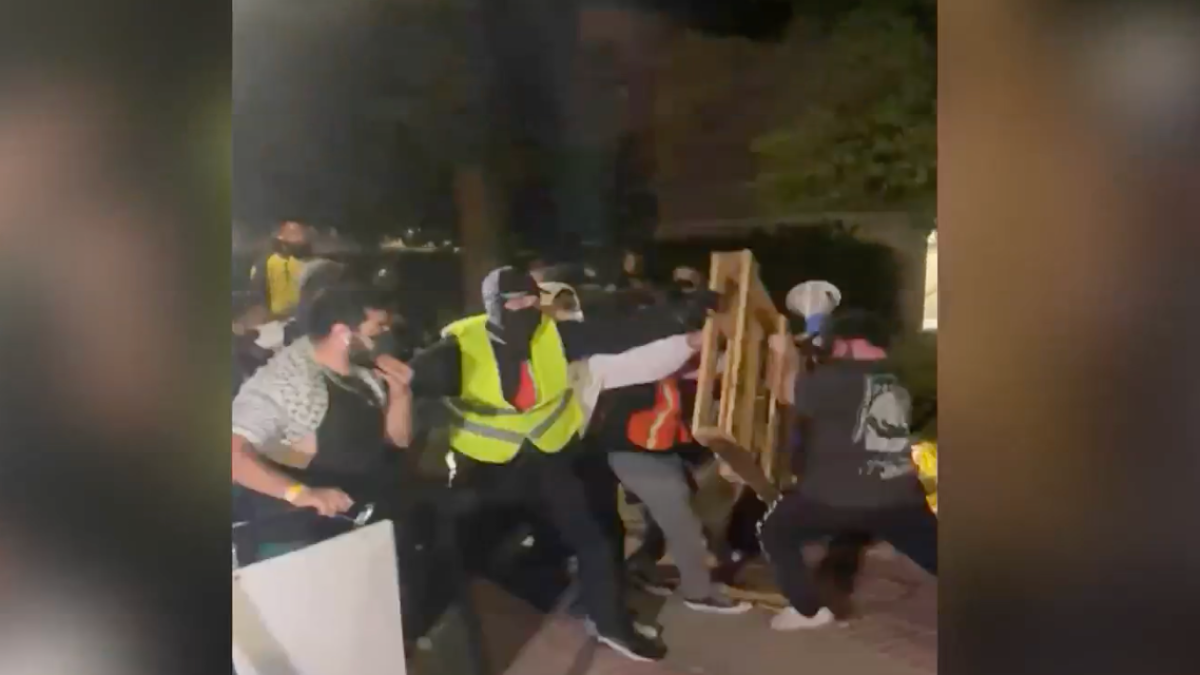 Scuffles break out overnight at UCLA between pro-Palestinian, Pro ...
