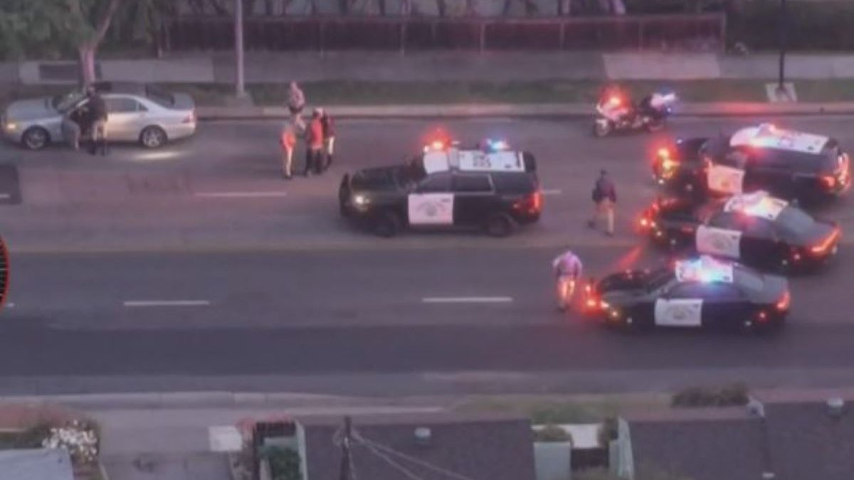 Driver surrenders after pursuit on streets in Pasadena area – NBC Los Angeles