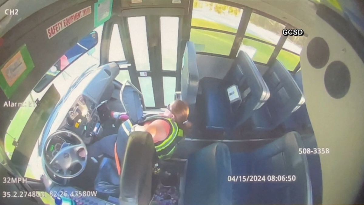 WATCH: School bus crashes into mobile home in South Carolina – NBC Los ...
