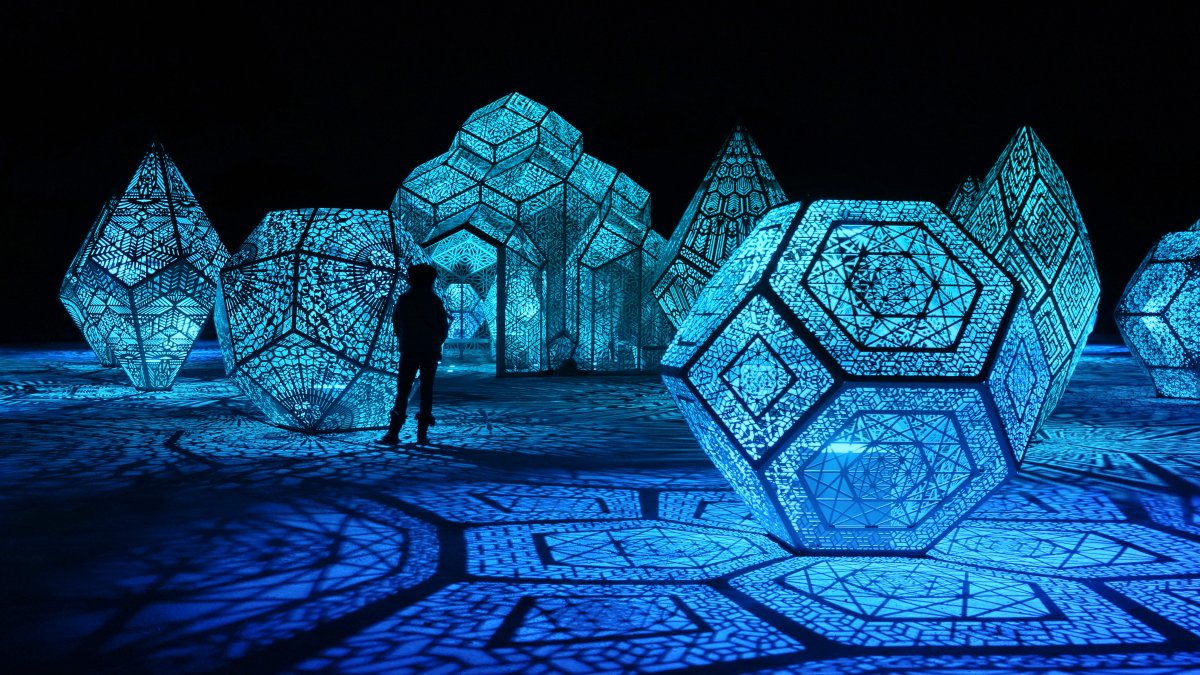 Dozens of shimmering sculptures will add new ‘Dimensions’ to Sensorio ...