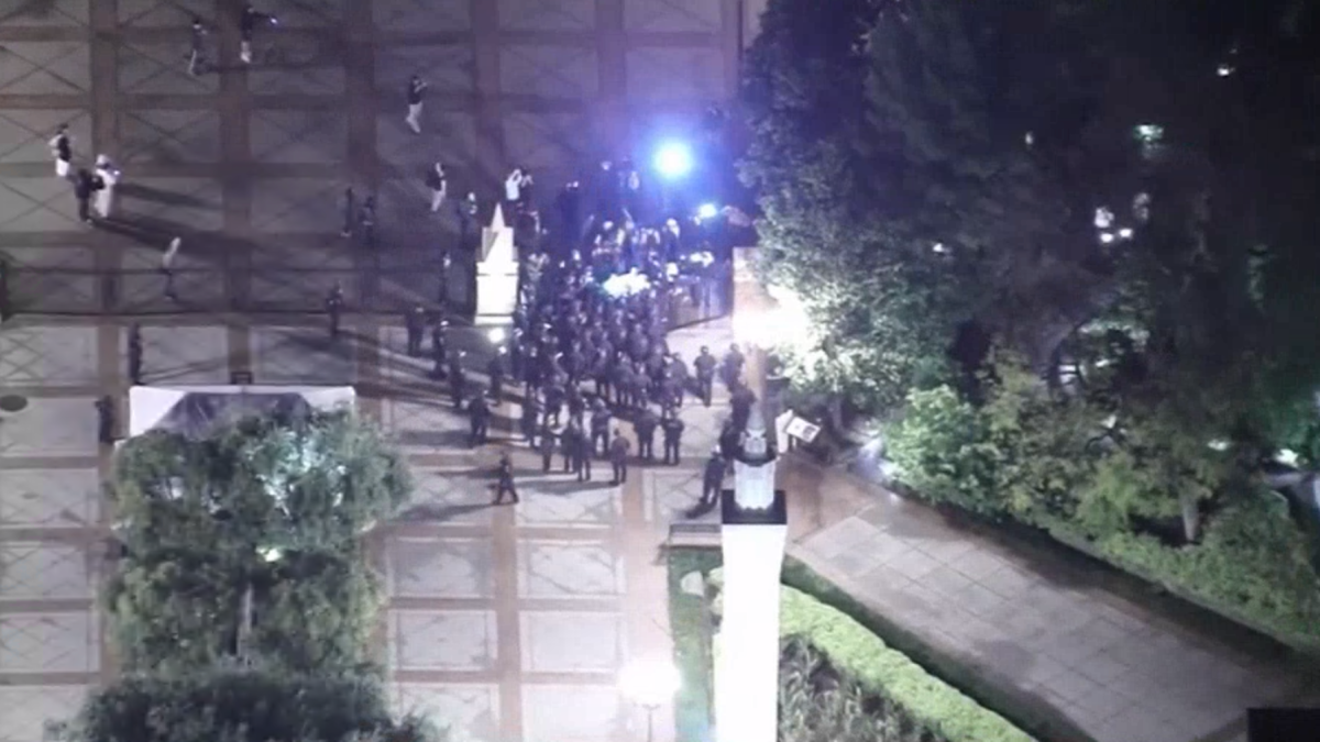 Officers clear USC protest encampment – NBC Los Angeles