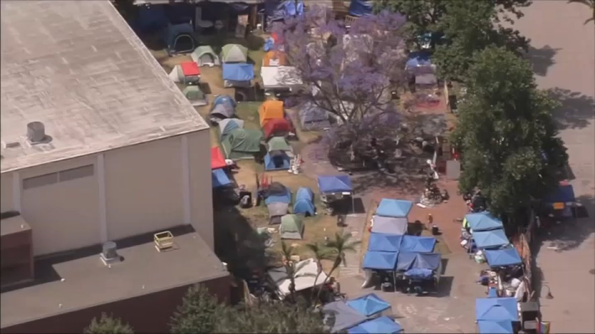Protesters damage building at CSULA – NBC Los Angeles