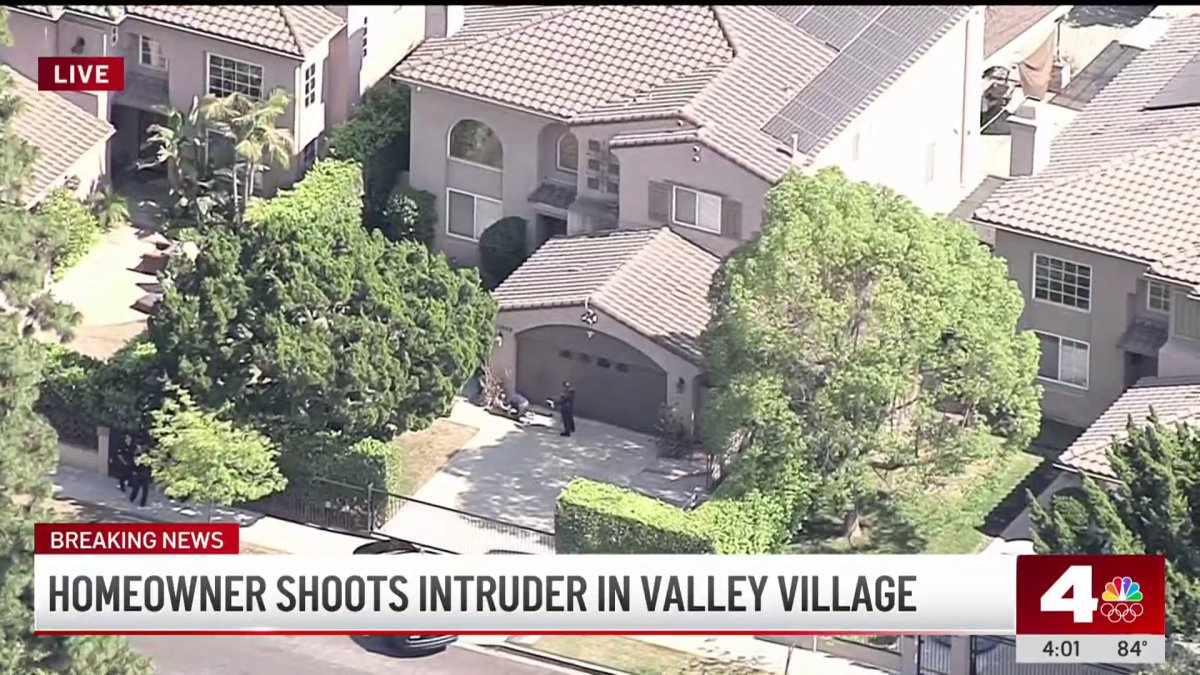 Homeowner shoots suspected intruder in Valley Village – NBC Los Angeles Homeowner shoots suspected intruder in Valley Village – NBC Los Angeles