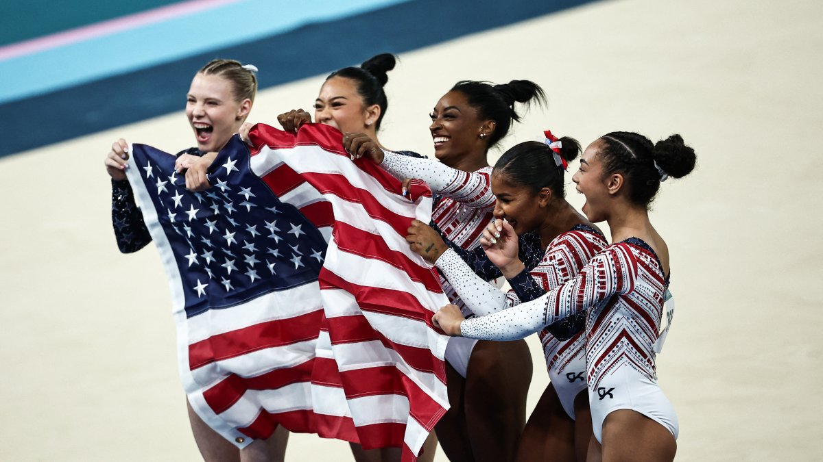 Live updates: Simone Biles, Team USA gymnastics win gold in team – NBC ...