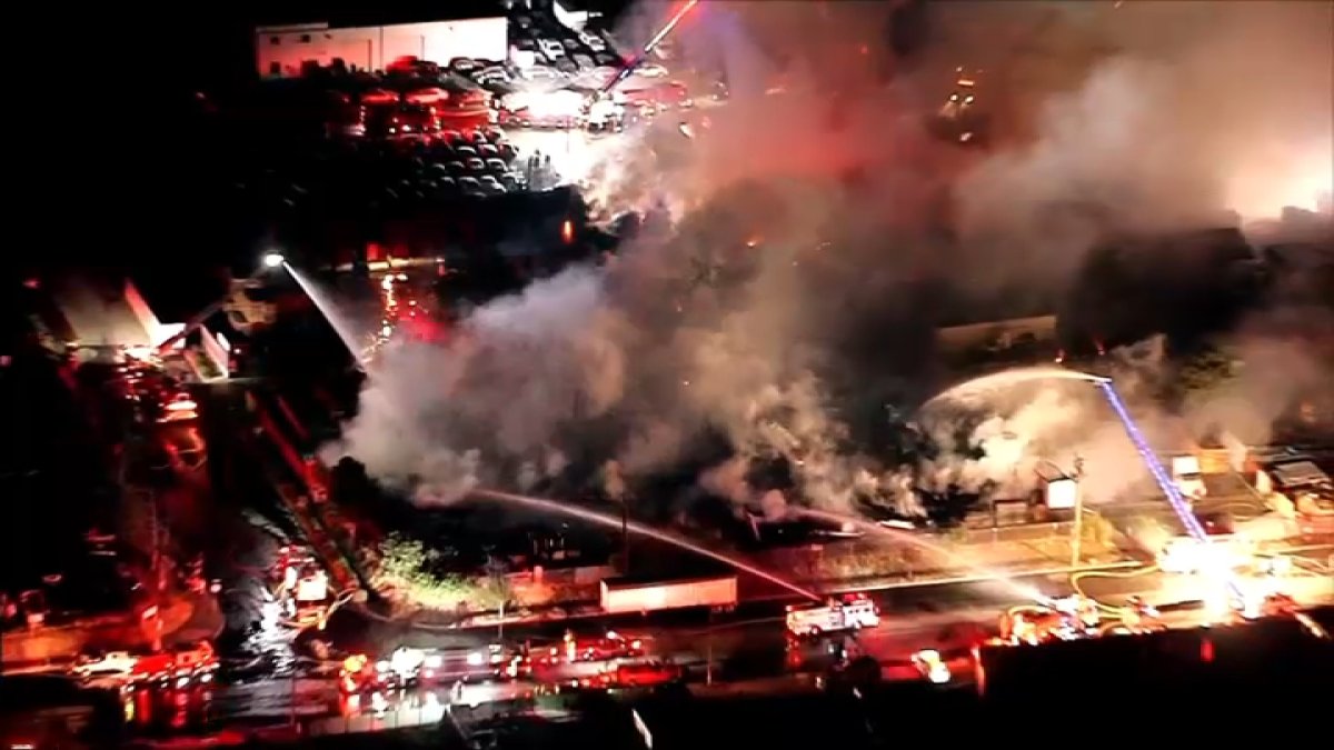 Four-alarm fire causes air quality concerns in Fontana – NBC Los Angeles