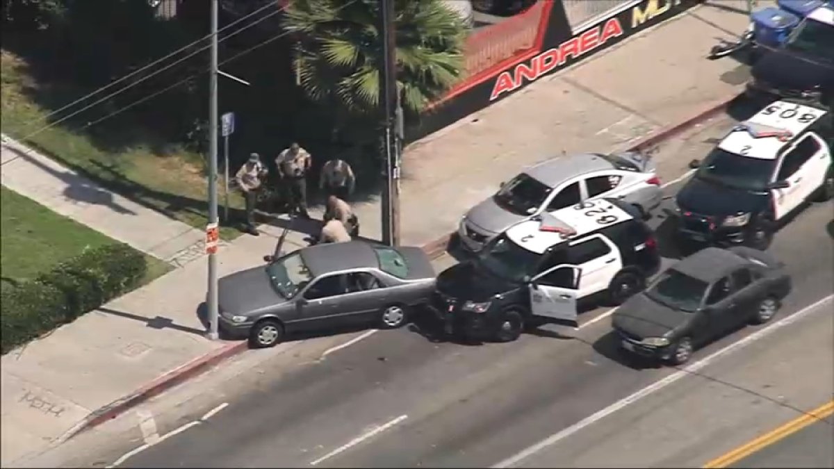 Sheriff’s deputies shoot carjacking suspect following pursuit in Pico ...