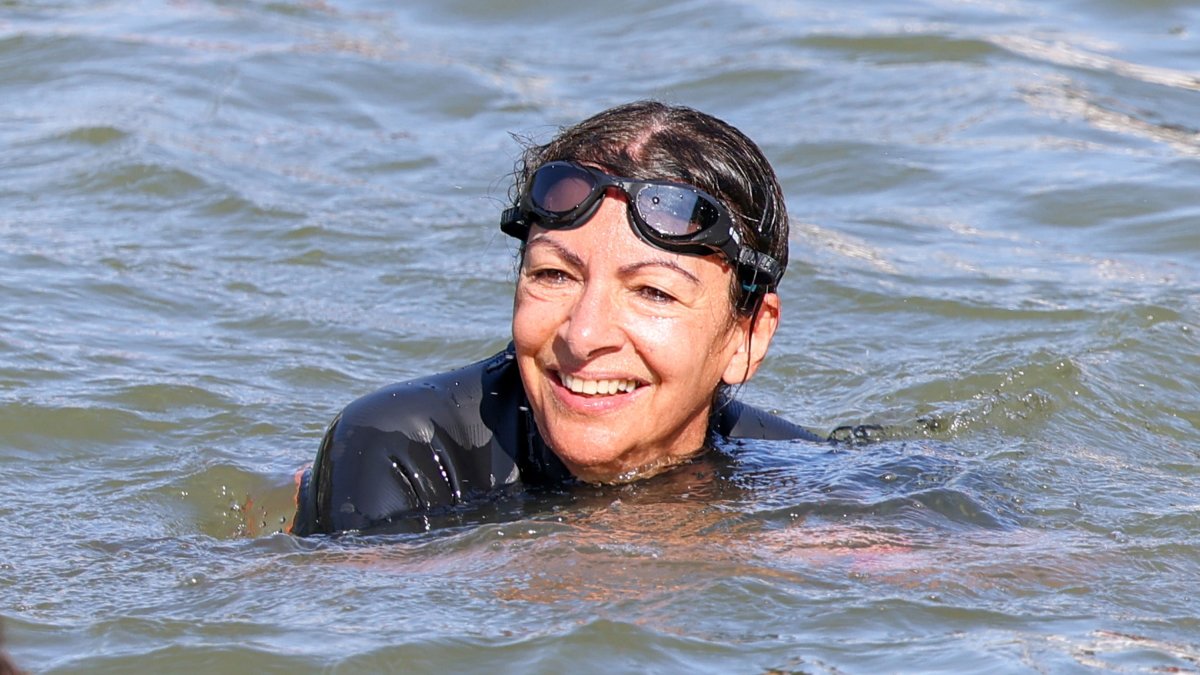 Paris mayor dips into Seine with 2024 Olympics approaching – NBC Los ...