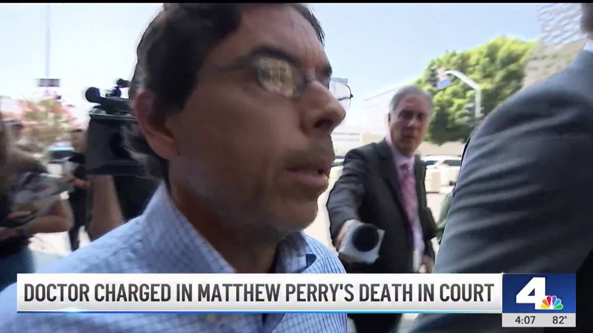 Doctor charged in Matthew Perry’s death appears in court – NBC Los Angeles
