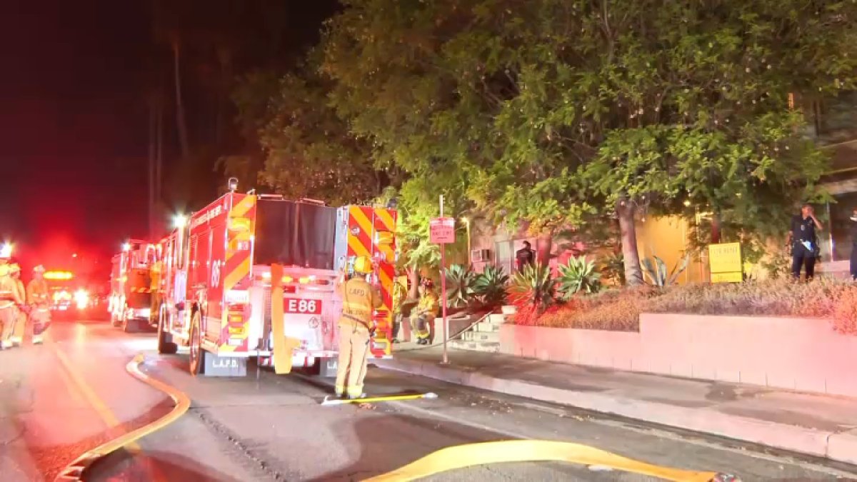 Firefighters find body following fire in Studio City – NBC Los Angeles Firefighters find body following fire in Studio City – NBC Los Angeles