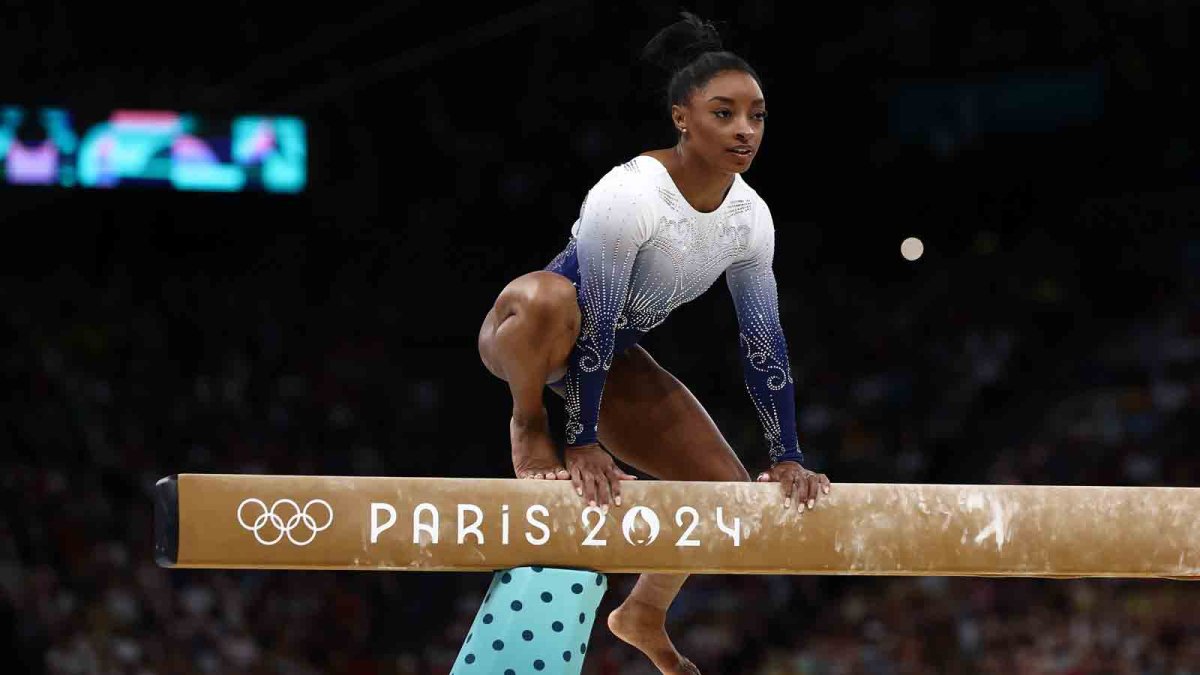 Simone Biles falls off beam during final routine at 2024 Olympics – NBC ...