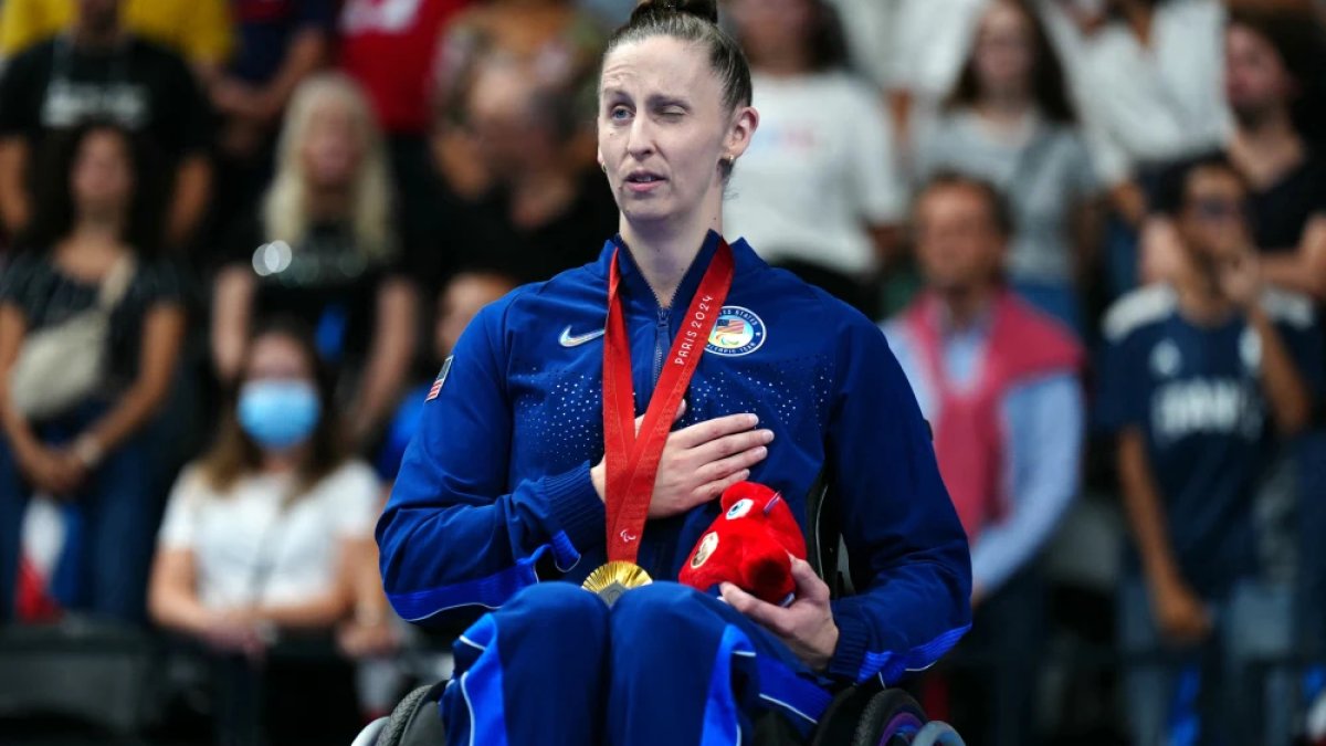 US swimmer Leanne Smith wins record Paralympic gold 2 years after suffering partially collapsed ...