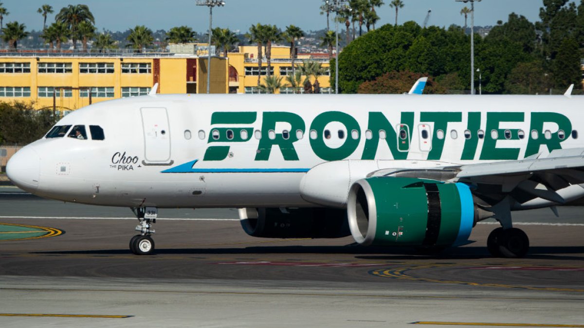 Man arrested for attacking Frontier Airlines flight attendants – NBC ...