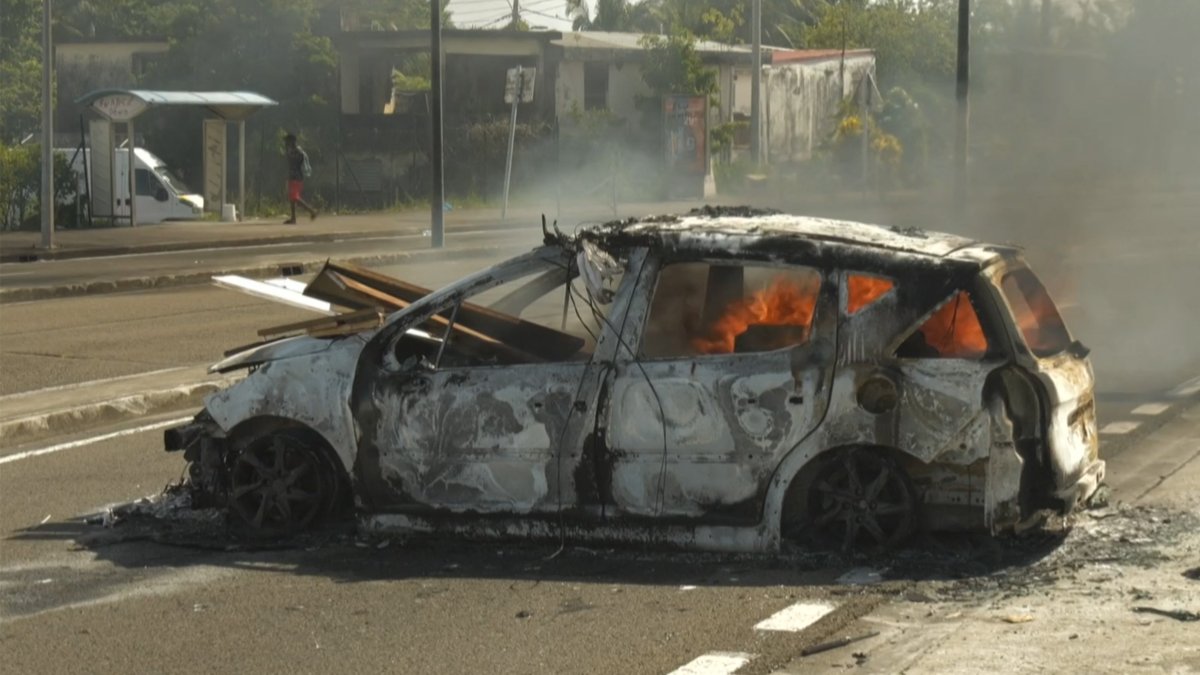 French anti-riot forces sent to Martinique – NBC Los Angeles