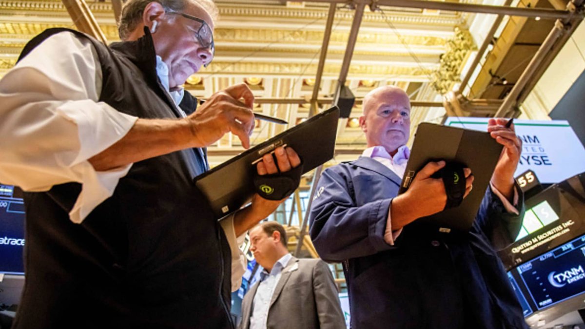 10-year Treasury yield dips slightly as traders weigh Fed officials ...