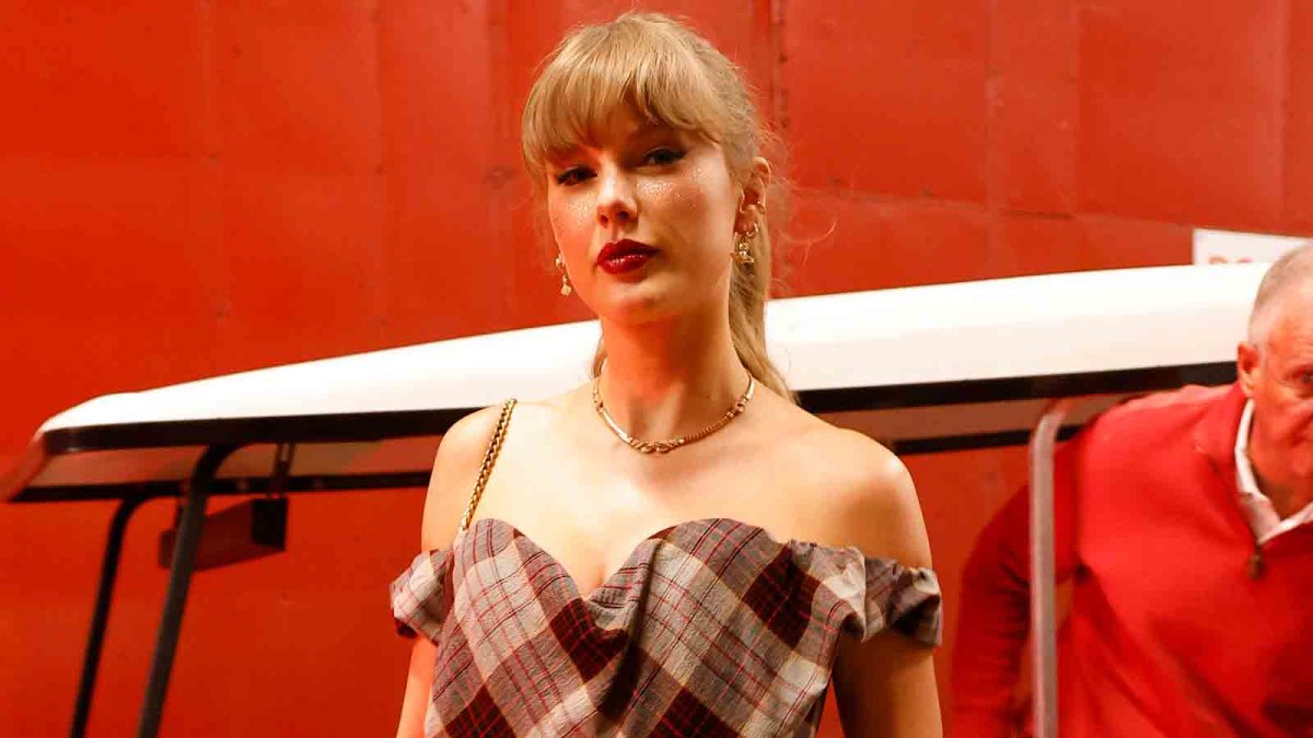 Taylor Swift arrives at Chiefs game to cheer on Travis Kelce – NBC Los ...