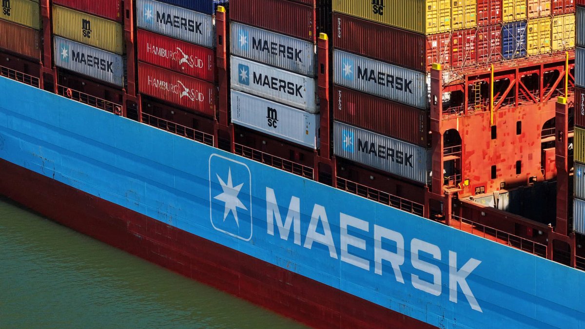 Shipping giant Maersk unveils latest ‘dual-fuel methanol vessel’ in ...