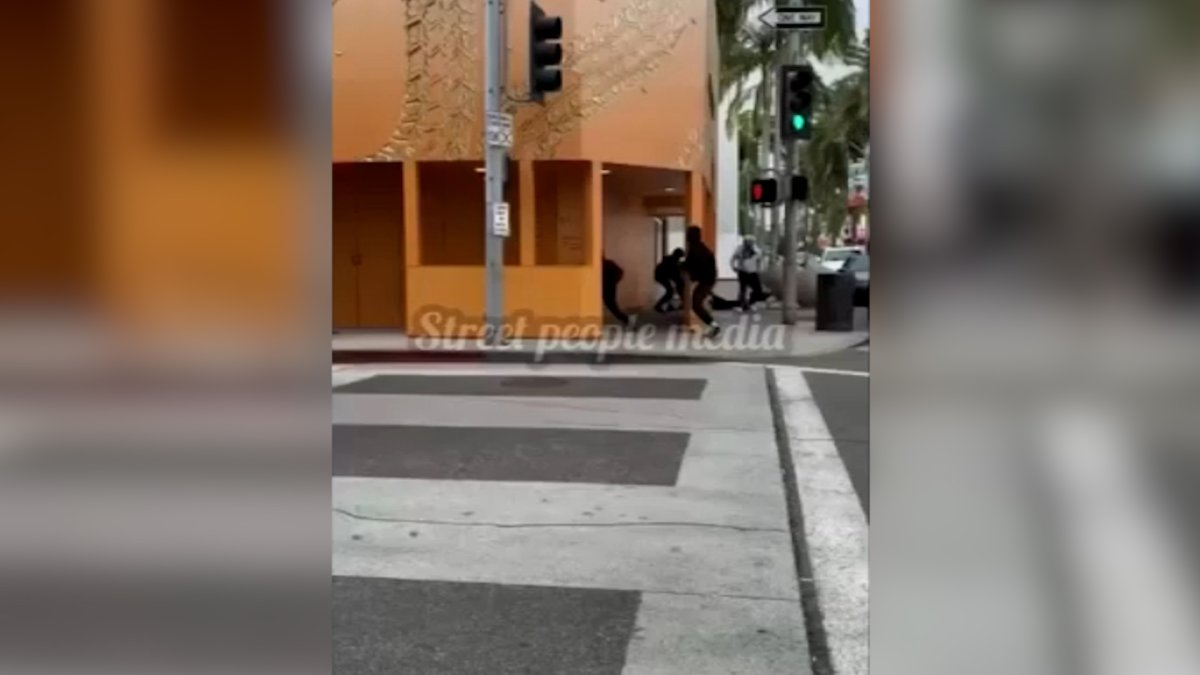 Two people robbed by group of thieves in Beverly Hills – NBC Los Angeles