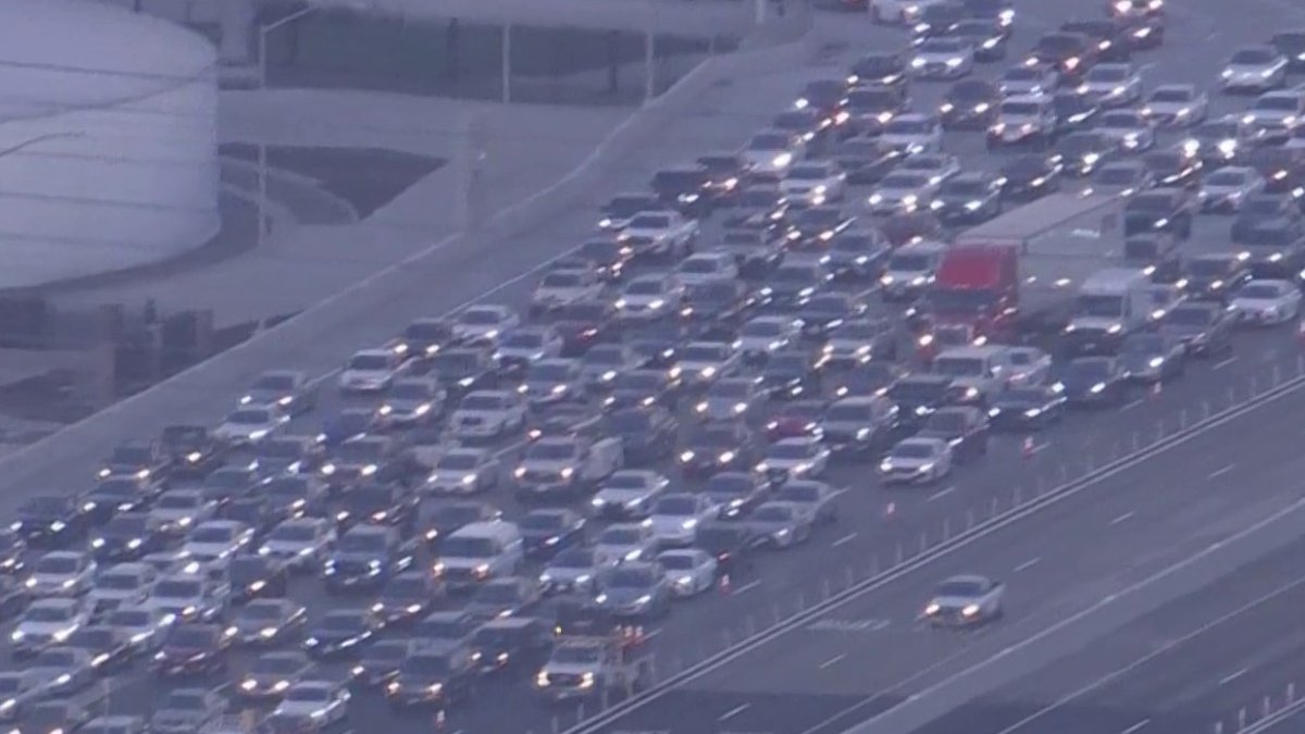 1 killed in 405 Freeway crash in Costa Mesa – NBC Los Angeles