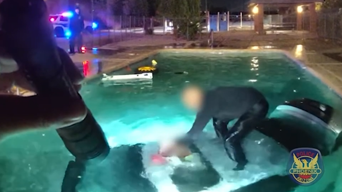 Phoenix police save man from car submerged in pool – NBC Los Angeles