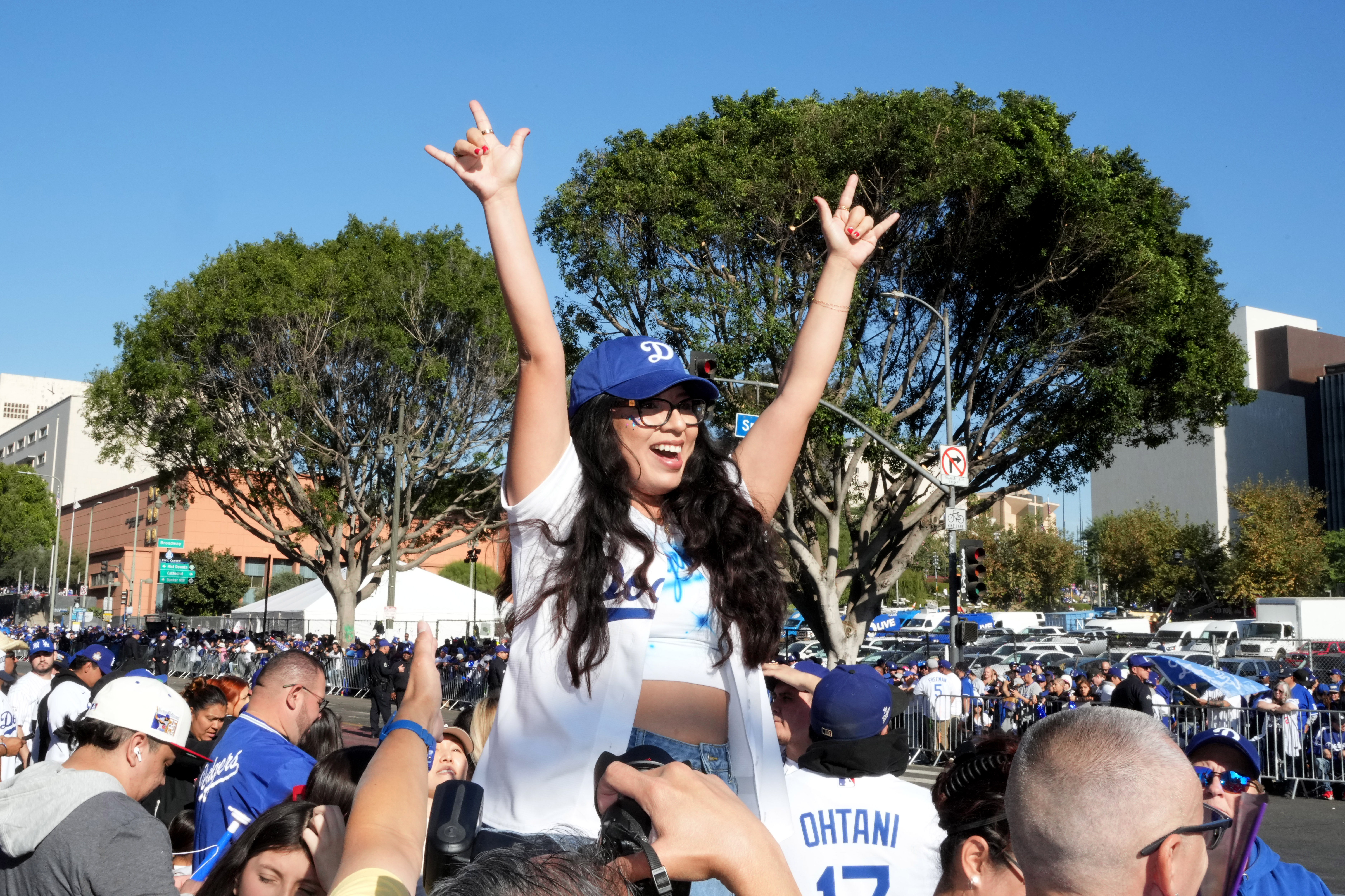 Dodger fans camp out in downtown LA for World Series parade – NBC Los ...
