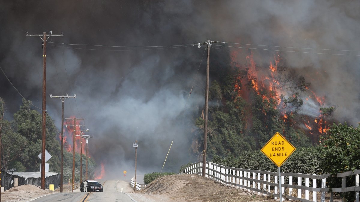 Live updates: 19,600-acre Mountain Fire burns toward Santa Paula – NBC ...