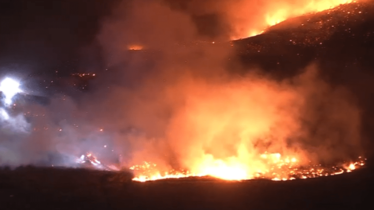 Canyon Crest Fire prompts evacuation warning in Fontana – NBC Los Angeles