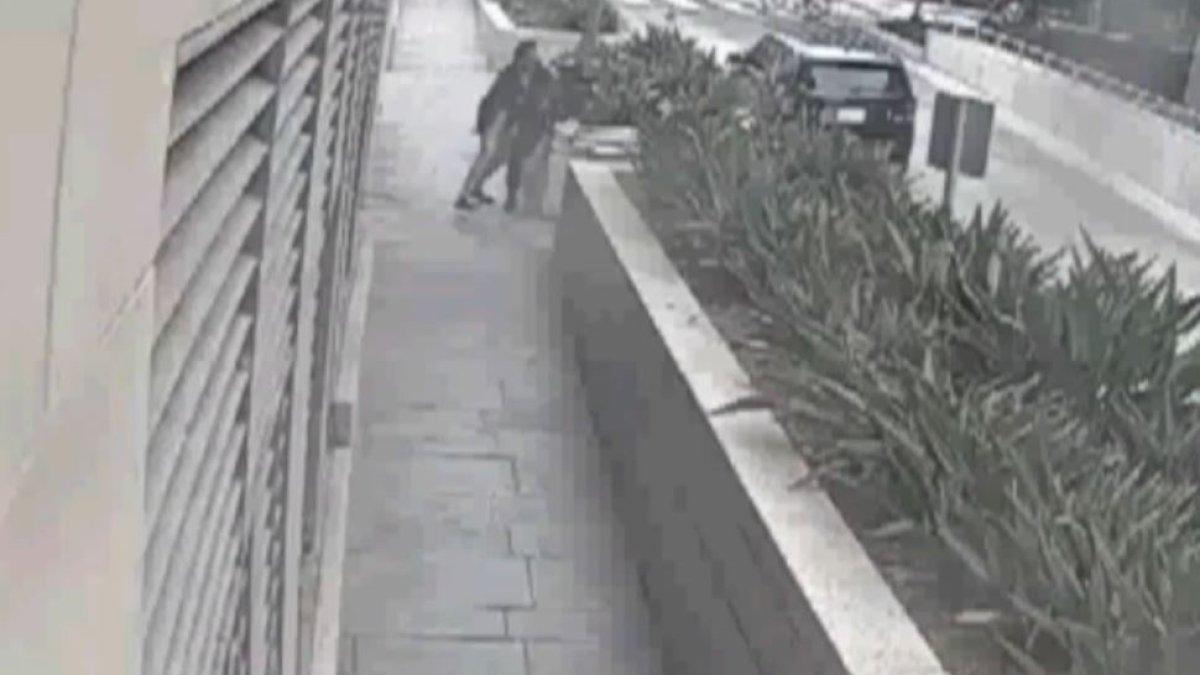 Video shows deadly confrontation at Santa Monica police station – NBC ...