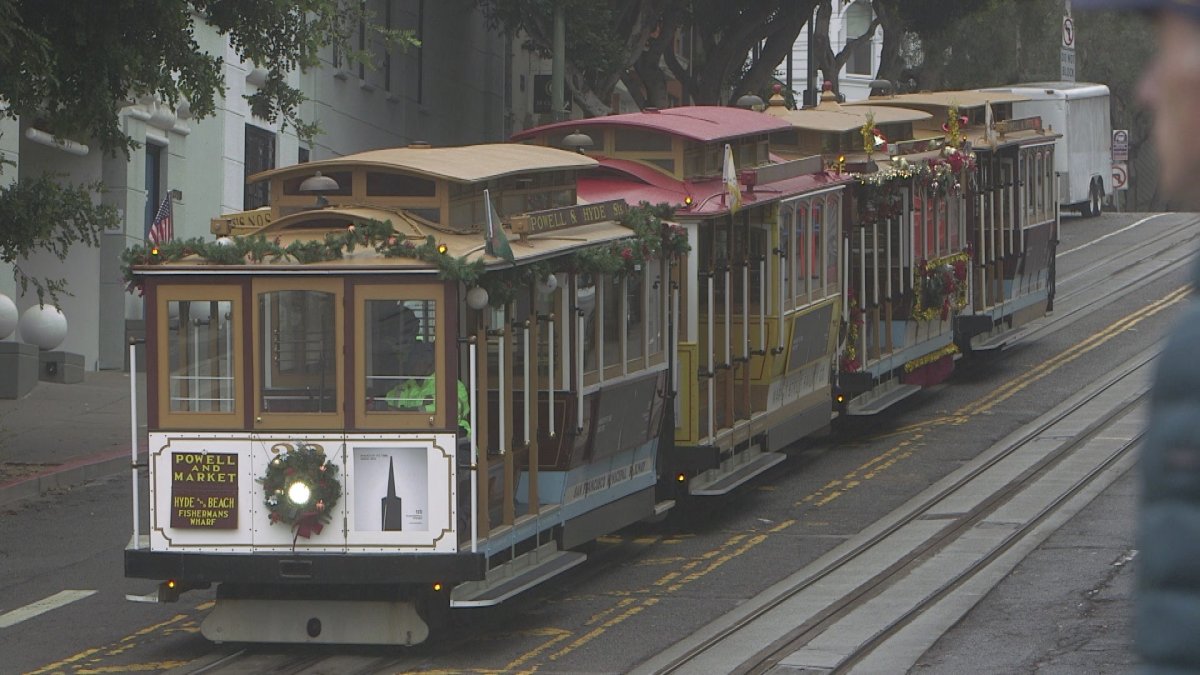 San Francisco cable cars holiday decorations – NBC Los Angeles