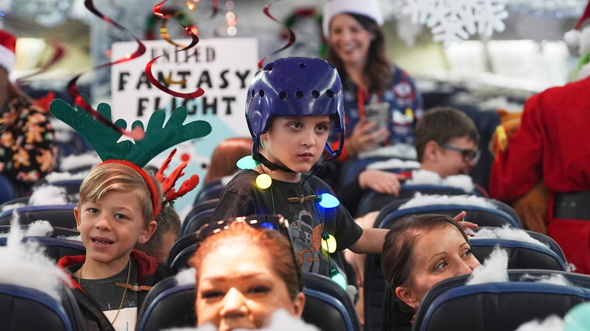 Kids fly to see Santa at North Pole transformed Denver airport hangar ...
