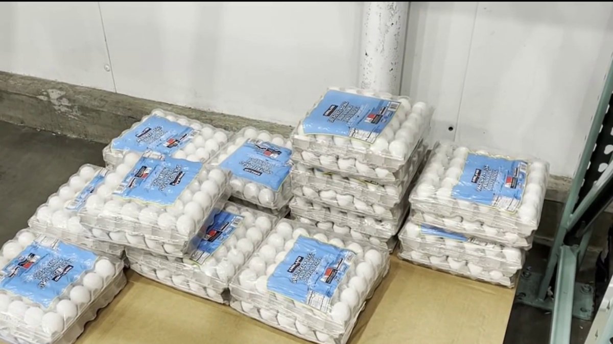Shoppers scramble to find eggs in stock as prices rise – NBC Los Angeles