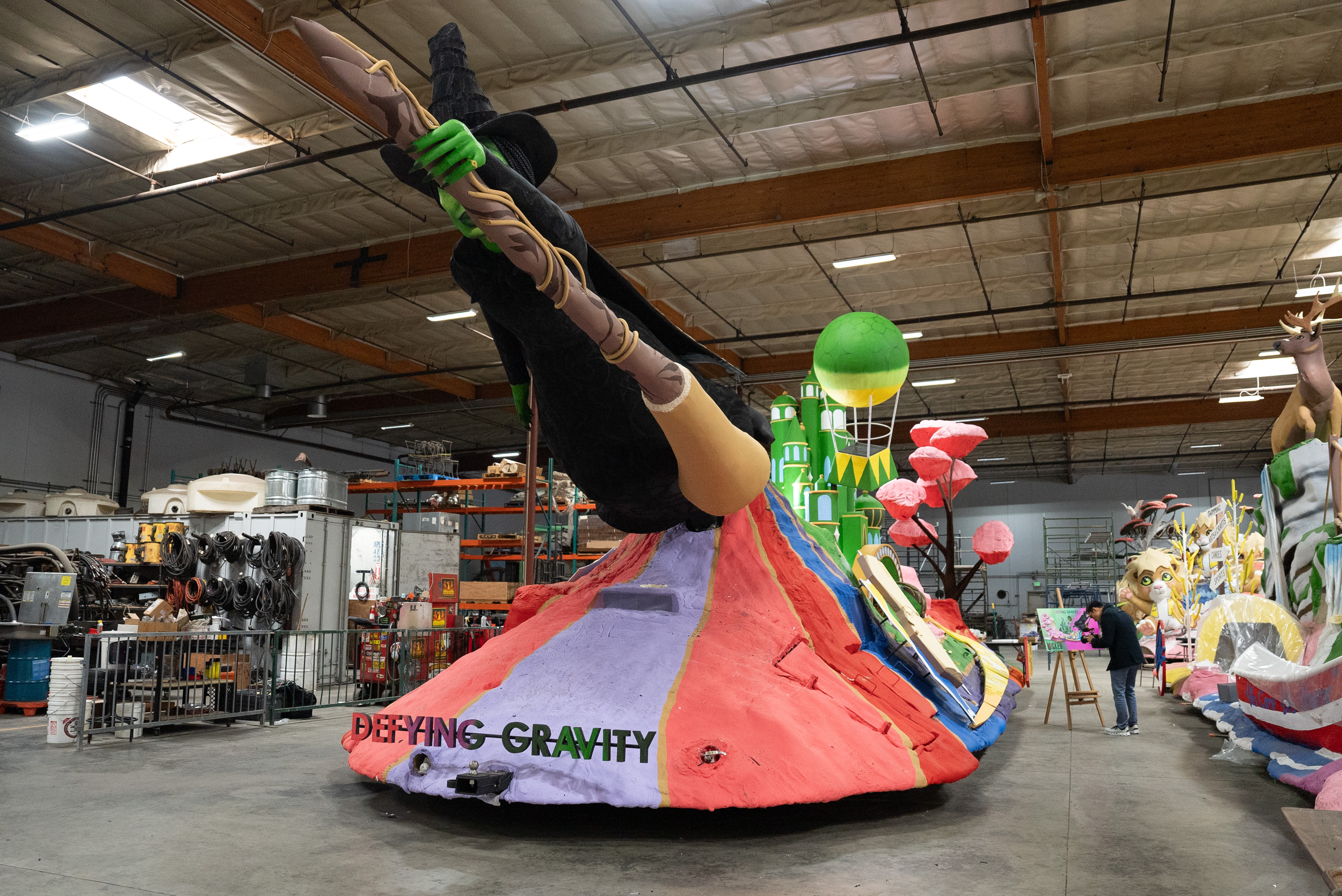 ‘Wicked’ will come to life with Rose Parade super float – NBC Los Angeles