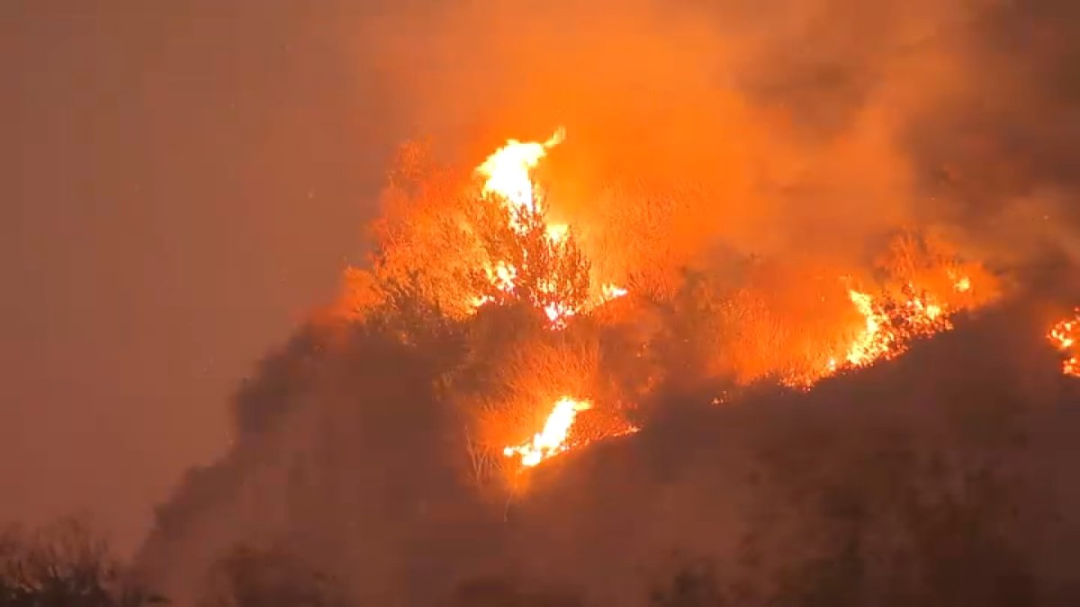 Franklin Fire burns nearly 4,000 acres in Malibu – NBC Los Angeles