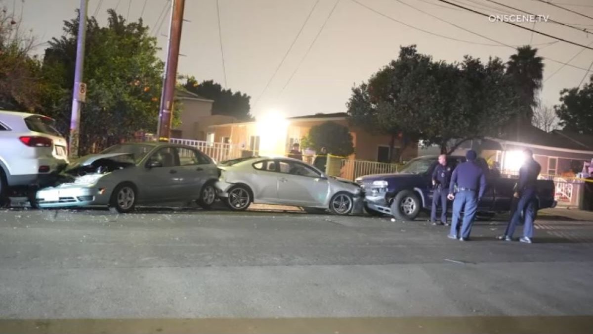 Pickup driver rams cars in Watts neighborhood – NBC Los Angeles