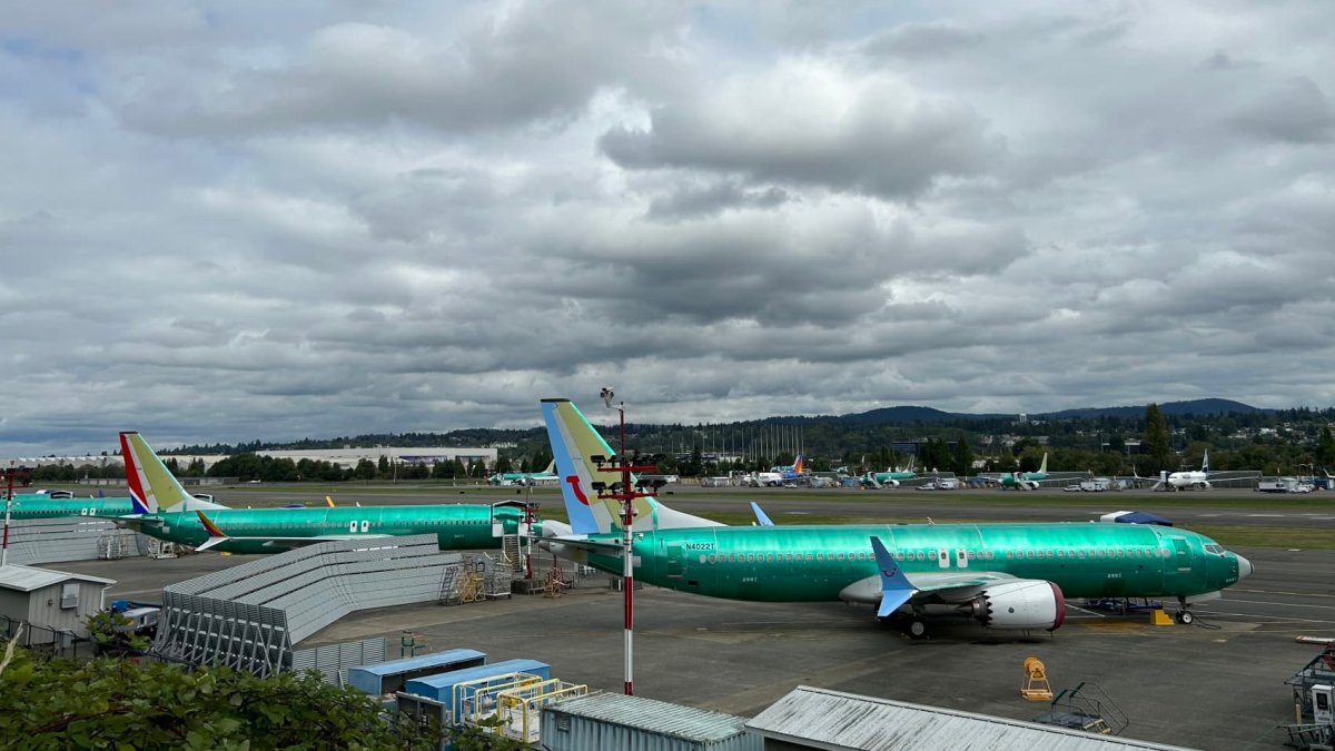 Boeing delivered 30 airplanes in December, but gap with Airbus widened ...