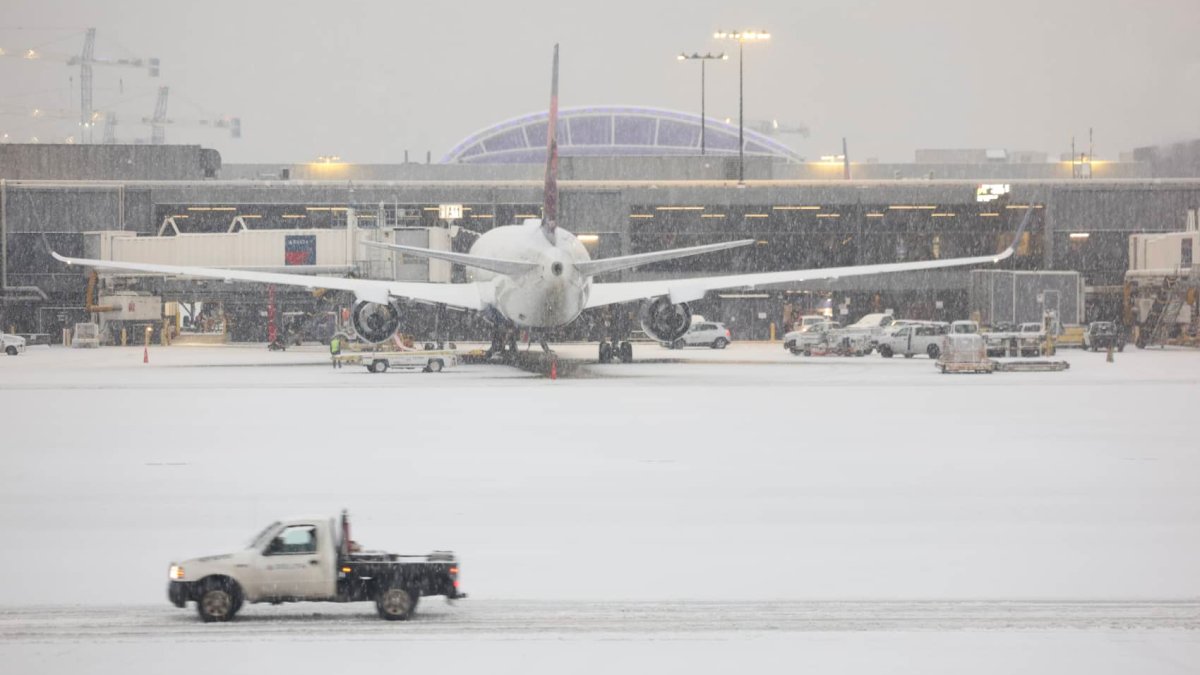 Airlines cancel more than 3,000 U.S. flights amid storm, Delta slide ...