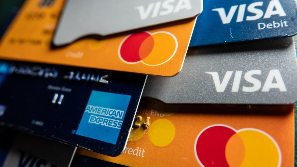 A record number of consumers are making minimum credit cards payments ...