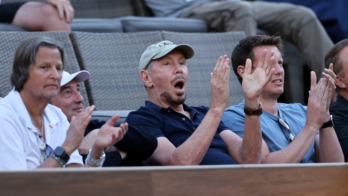 Oracle shares jump 7% on involvement in AI infrastructure initiative ...